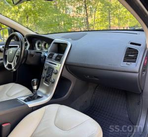 Black Volvo XC60 2011 in Riga, with an engine capacity of 2.40 L and mileage of 338 thousand km for 6200 €, photo 18 on AUTOMOTO.COM.LV