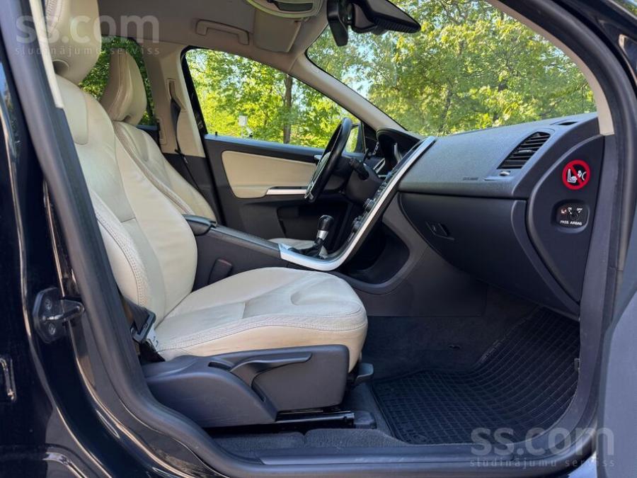 Black Volvo XC60 2011 in Riga, with an engine capacity of 2.40 L and mileage of 338 thousand km for 6200 €, photo 19 on AUTOMOTO.COM.LV