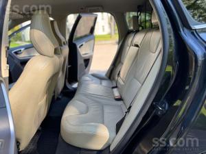 Black Volvo XC60 2011 in Riga, with an engine capacity of 2.40 L and mileage of 338 thousand km for 6200 €, photo 21 on AUTOMOTO.COM.LV