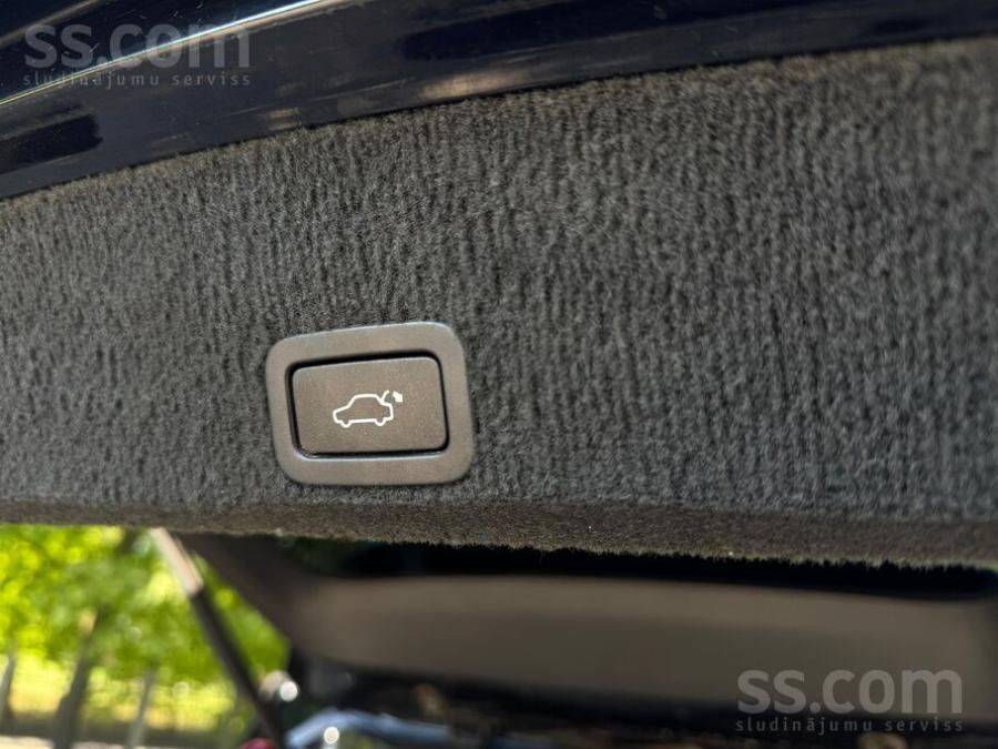Black Volvo XC60 2011 in Riga, with an engine capacity of 2.40 L and mileage of 338 thousand km for 6200 €, photo 24 on AUTOMOTO.COM.LV