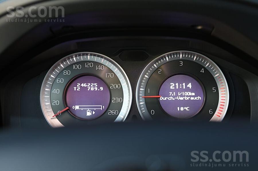 Melns Volvo XC60 2011 Tukums, ar dzinēja tilpumu 2.40 L un nobraukumu 246 tūkst. km par 9450 €, foto 13 vietnē AUTOMOTO.COM.LV