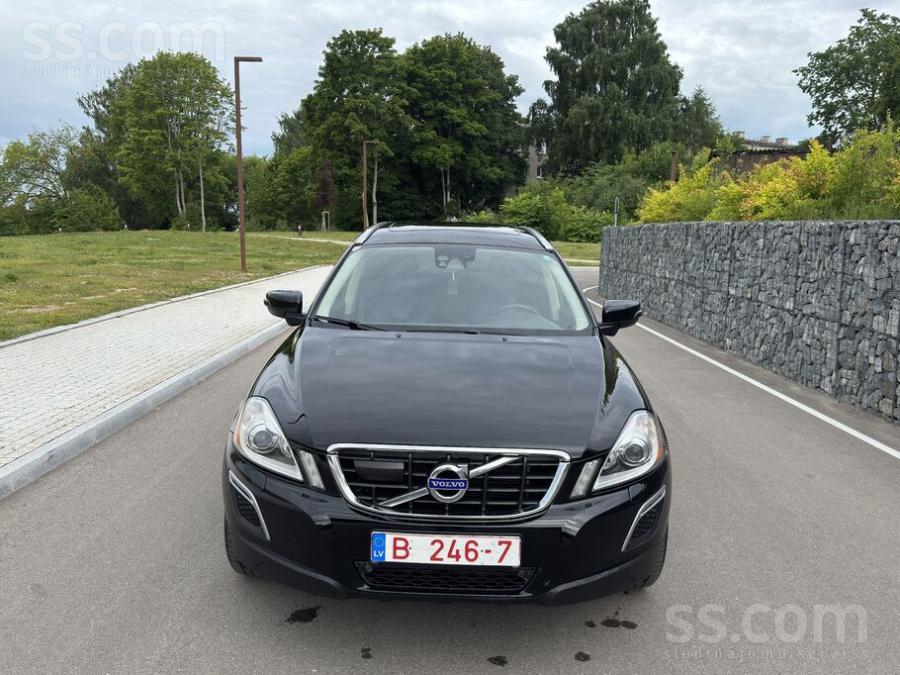 Black Volvo XC60 2011 in Rezekne, with an engine capacity of 2.40 L and mileage of 264 thousand km for 9700 €, photo 4 on AUTOMOTO.COM.LV
