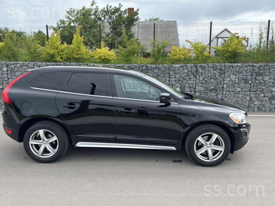 Black Volvo XC60 2011 in Rezekne, with an engine capacity of 2.40 L and mileage of 264 thousand km for 9700 €, photo 5 on AUTOMOTO.COM.LV