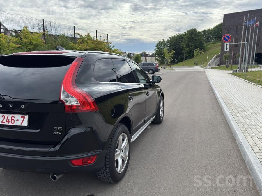 Black Volvo XC60 2011 in Rezekne, with an engine capacity of 2.40 L and mileage of 264 thousand km for 9700 €, photo 7 on AUTOMOTO.COM.LV