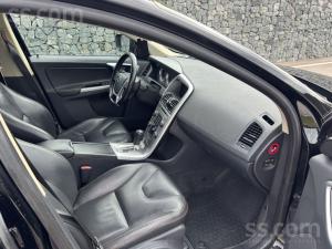 Black Volvo XC60 2011 in Rezekne, with an engine capacity of 2.40 L and mileage of 264 thousand km for 9700 €, photo 14 on AUTOMOTO.COM.LV