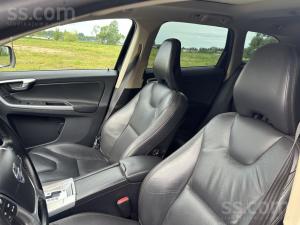 Black Volvo XC60 2011 in Rezekne, with an engine capacity of 2.40 L and mileage of 264 thousand km for 9700 €, photo 20 on AUTOMOTO.COM.LV