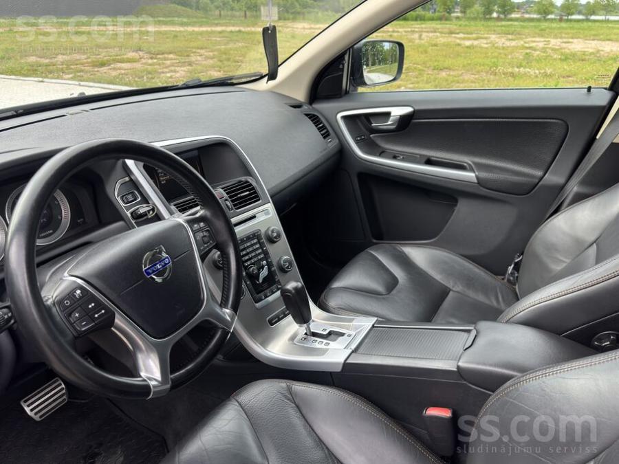 Black Volvo XC60 2011 in Rezekne, with an engine capacity of 2.40 L and mileage of 264 thousand km for 9700 €, photo 21 on AUTOMOTO.COM.LV