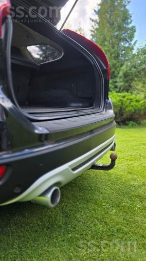 Black Volvo XC60 2011 in Riga, with an engine capacity of 2.40 L and mileage of 299 thousand km for 9000 €, photo 5 on AUTOMOTO.COM.LV