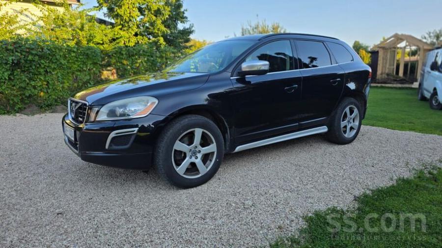 Black Volvo XC60 2011 in Riga, with an engine capacity of 2.40 L and mileage of 299 thousand km for 9000 €, photo 10 on AUTOMOTO.COM.LV
