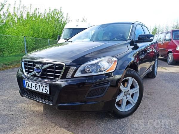 Black Volvo XC60 2011 in Daugavpils, with an engine capacity of 2.40 L and mileage of 0 thousand km for 8950 €, photo 2 on AUTOMOTO.COM.LV