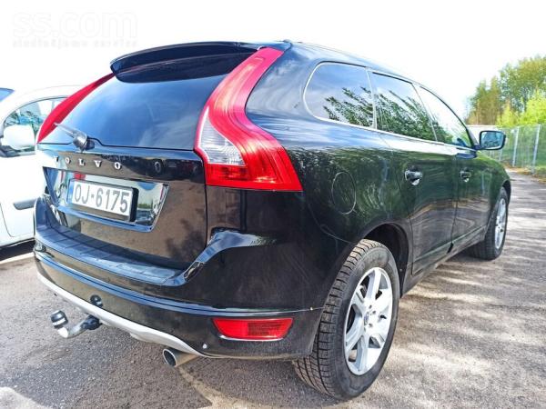 Black Volvo XC60 2011 in Daugavpils, with an engine capacity of 2.40 L and mileage of 0 thousand km for 8950 €, photo 5 on AUTOMOTO.COM.LV