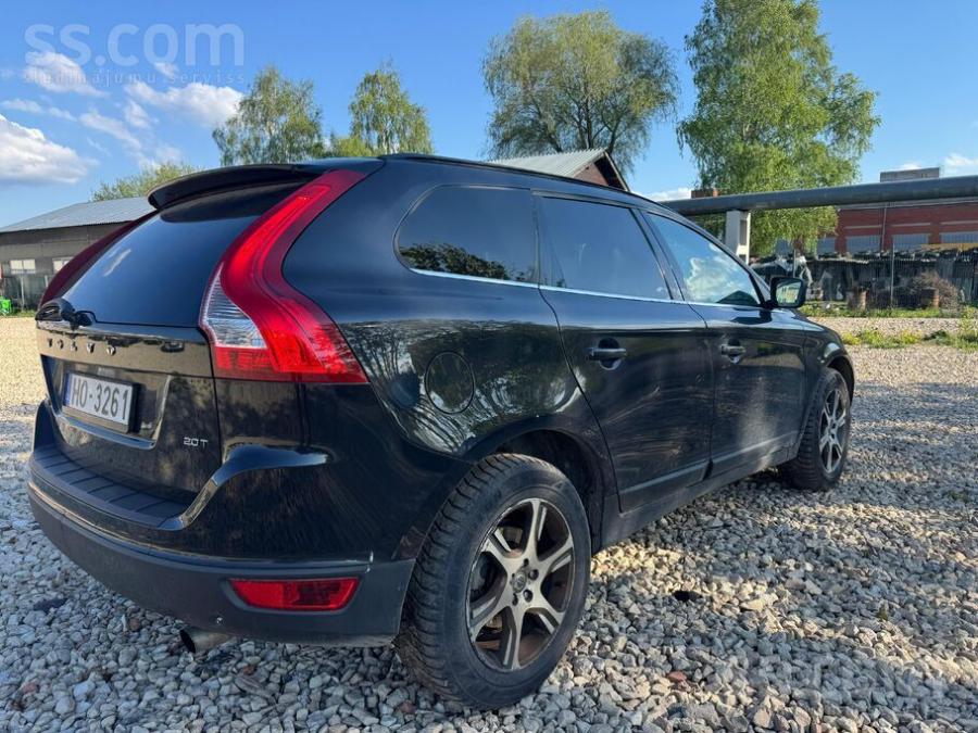 Black Volvo XC60 2011 in Riga, with an engine capacity of 2.00 L and mileage of 416 thousand km for 4500 €, photo 5 on AUTOMOTO.COM.LV