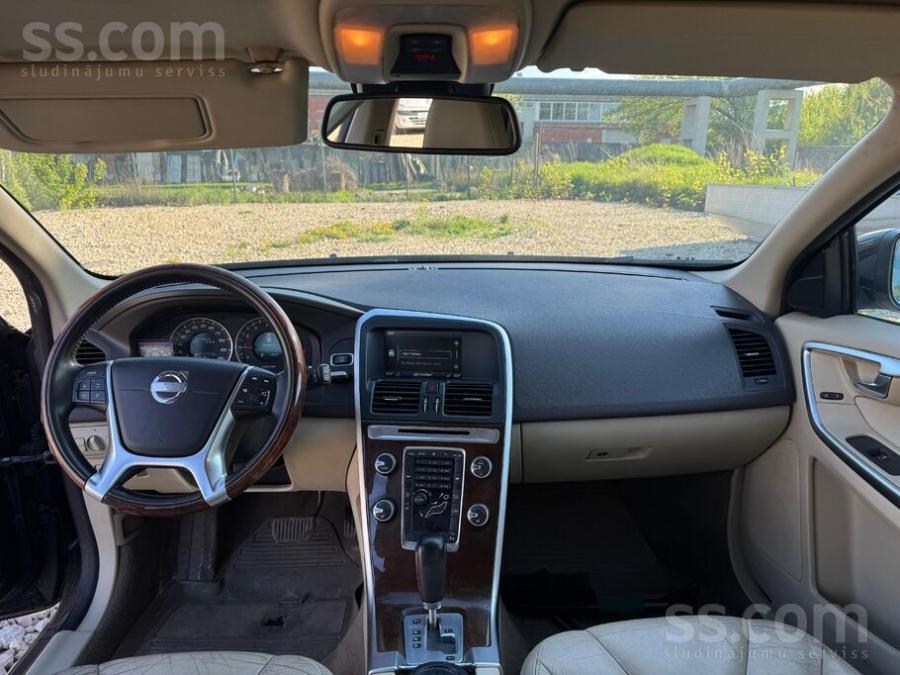 Black Volvo XC60 2011 in Riga, with an engine capacity of 2.00 L and mileage of 416 thousand km for 4500 €, photo 6 on AUTOMOTO.COM.LV