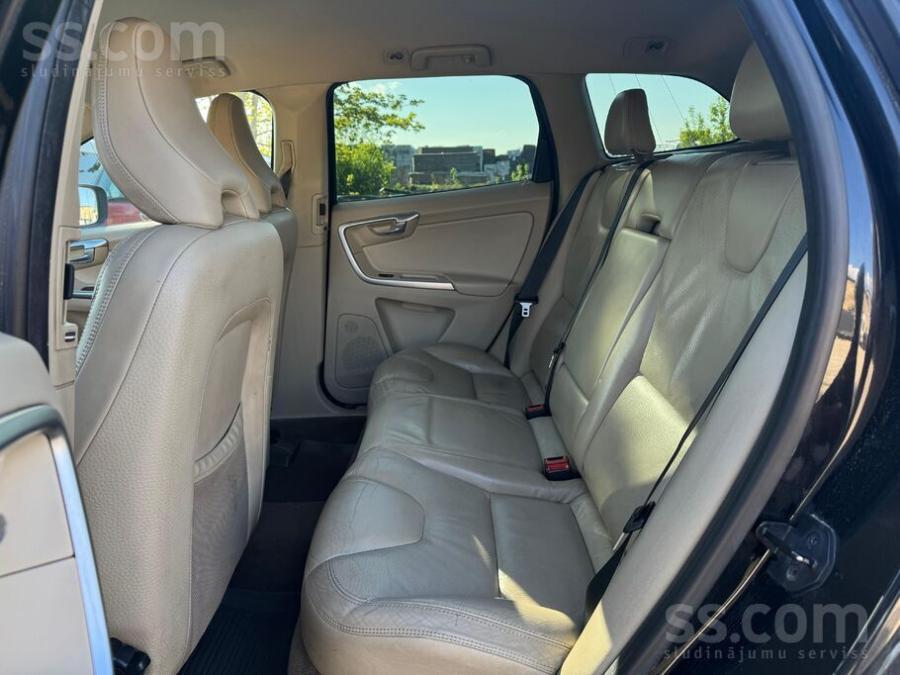 Black Volvo XC60 2011 in Riga, with an engine capacity of 2.00 L and mileage of 416 thousand km for 4500 €, photo 8 on AUTOMOTO.COM.LV