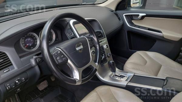 Melns Volvo XC60 2011 Rīga, ar dzinēja tilpumu 2.40 L un nobraukumu 257 tūkst. km par 8400 €, foto 3 vietnē AUTOMOTO.COM.LV