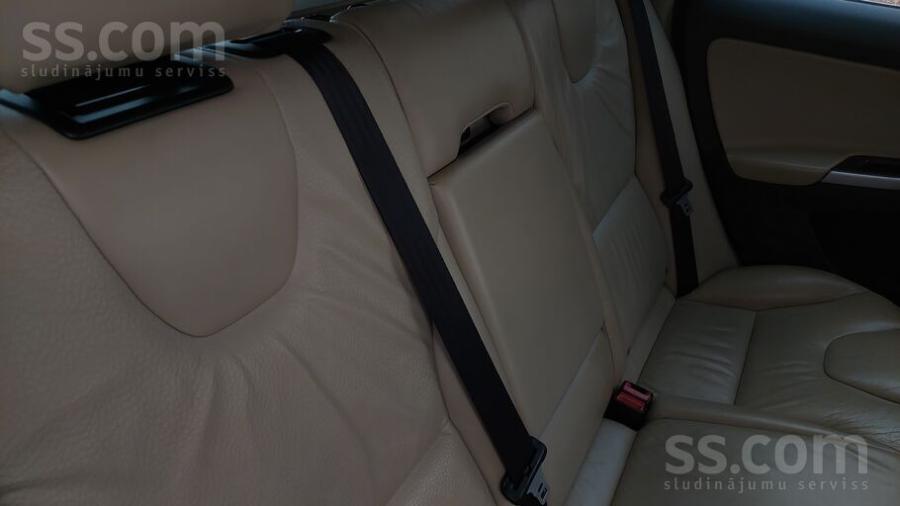 Melns Volvo XC60 2011 Rīga, ar dzinēja tilpumu 2.40 L un nobraukumu 257 tūkst. km par 8400 €, foto 9 vietnē AUTOMOTO.COM.LV
