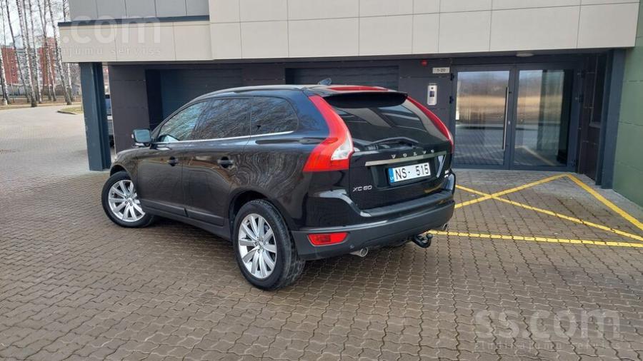 Melns Volvo XC60 2011 Rīga, ar dzinēja tilpumu 2.40 L un nobraukumu 257 tūkst. km par 8400 €, foto 23 vietnē AUTOMOTO.COM.LV