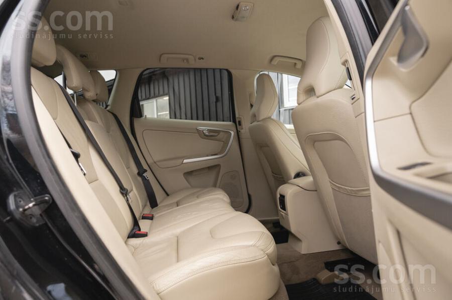 Melns Volvo XC60 2011 Jelgava, ar dzinēja tilpumu 2.40 L un nobraukumu 298 tūkst. km par 9300 €, foto 11 vietnē AUTOMOTO.COM.LV