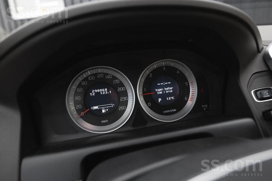 Melns Volvo XC60 2011 Jelgava, ar dzinēja tilpumu 2.40 L un nobraukumu 298 tūkst. km par 9300 €, foto 14 vietnē AUTOMOTO.COM.LV