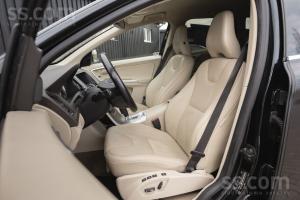 Melns Volvo XC60 2011 Jelgava, ar dzinēja tilpumu 2.40 L un nobraukumu 298 tūkst. km par 9300 €, foto 18 vietnē AUTOMOTO.COM.LV