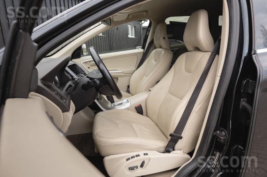 Melns Volvo XC60 2011 Jelgava, ar dzinēja tilpumu 2.40 L un nobraukumu 298 tūkst. km par 9300 €, foto 18 vietnē AUTOMOTO.COM.LV