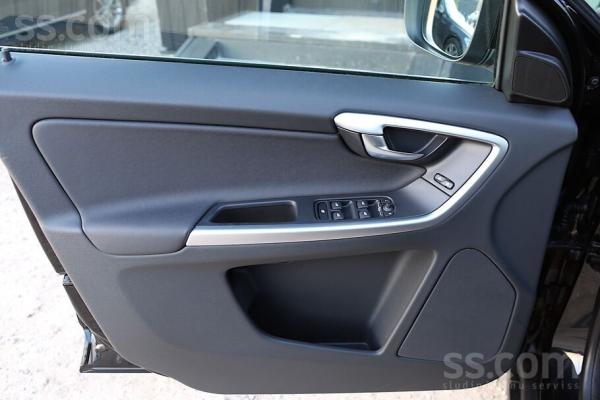 Melns Volvo XC60 2011 Tukums, ar dzinēja tilpumu 2.40 L un nobraukumu 246 tūkst. km par 9450 €, foto 8 vietnē AUTOMOTO.COM.LV