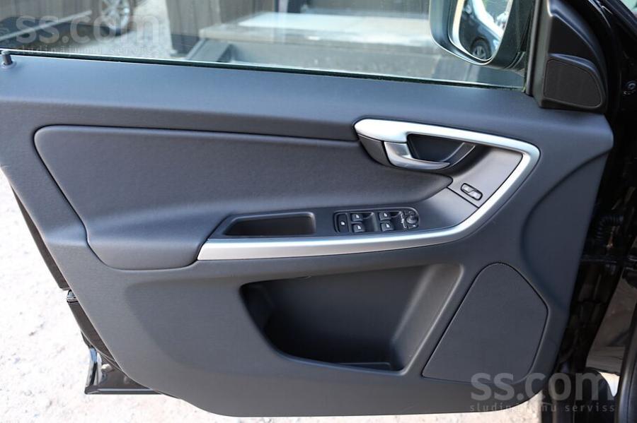 Melns Volvo XC60 2011 Tukums, ar dzinēja tilpumu 2.40 L un nobraukumu 246 tūkst. km par 9450 €, foto 9 vietnē AUTOMOTO.COM.LV