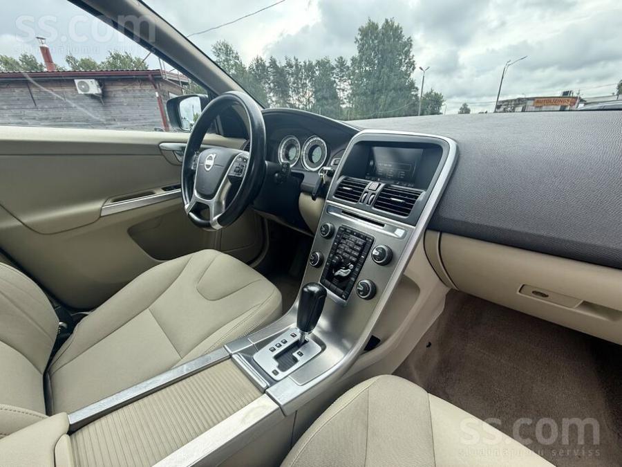 Melns Volvo XC60 2011 Rīga, ar dzinēja tilpumu 2.00 L un nobraukumu 0 tūkst. km par 6990 €, foto 14 vietnē AUTOMOTO.COM.LV