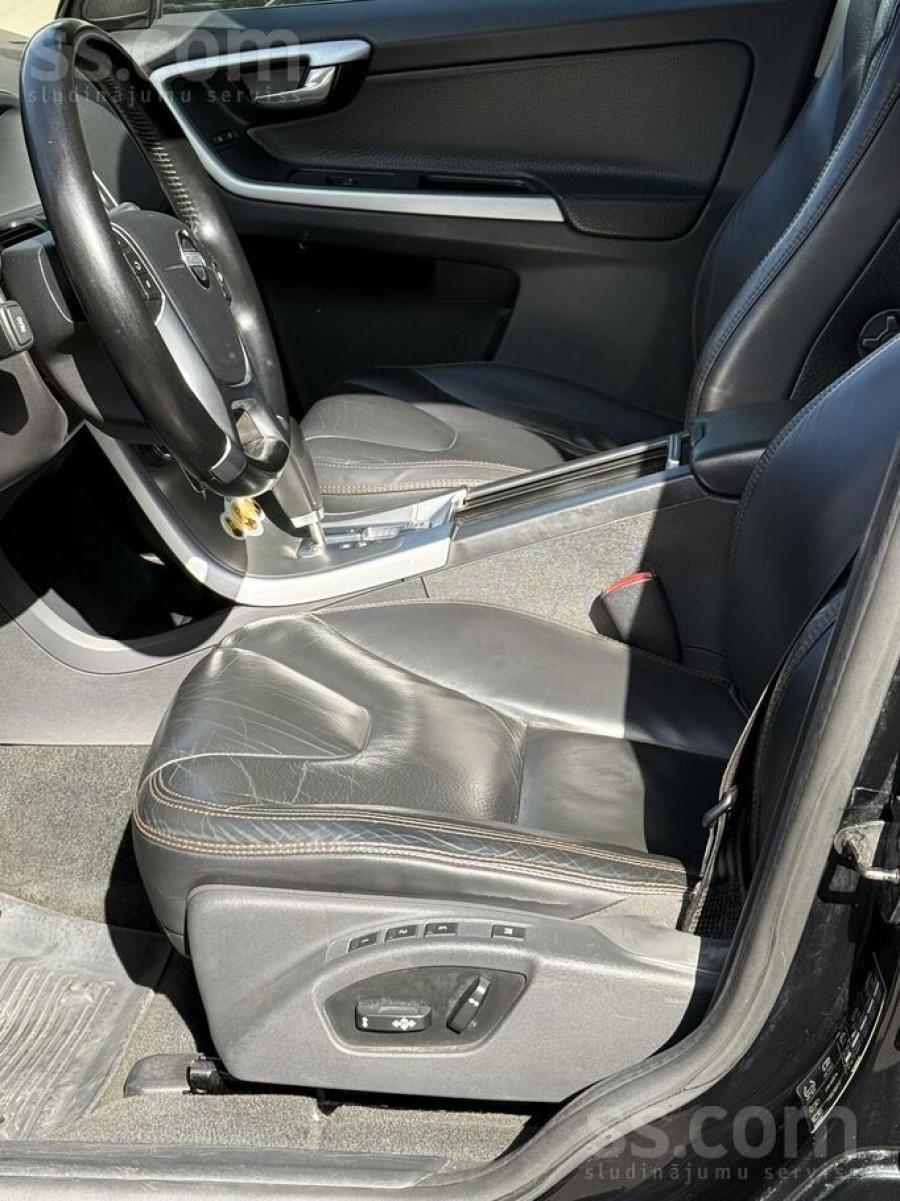 Melns Volvo XC60 2011 Rīga, ar dzinēja tilpumu 2.40 L un nobraukumu 0 tūkst. km par 6800 €, foto 6 vietnē AUTOMOTO.COM.LV