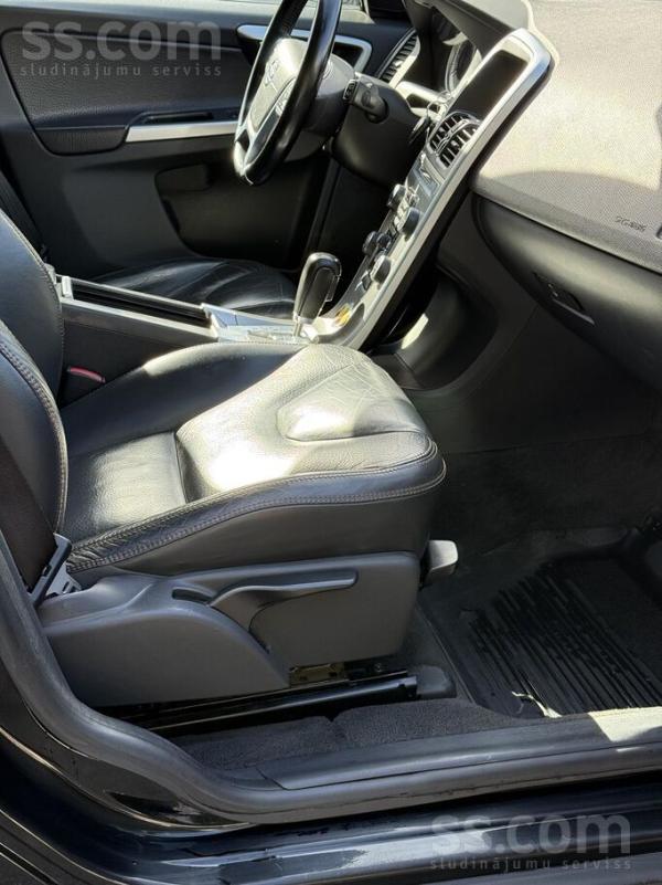 Black Volvo XC60 2011 in Riga, with an engine capacity of 2.40 L and mileage of 0 thousand km for 6800 €, photo 6 on AUTOMOTO.COM.LV
