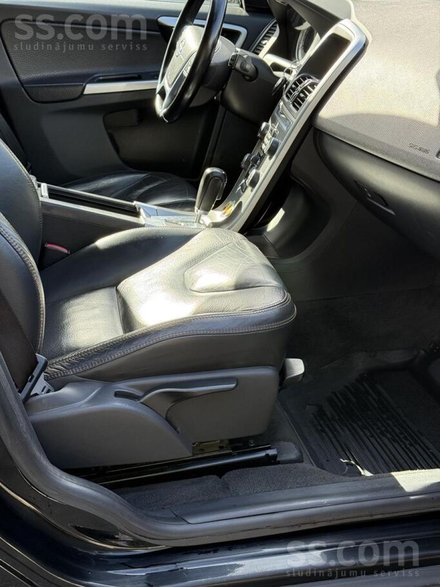 Melns Volvo XC60 2011 Rīga, ar dzinēja tilpumu 2.40 L un nobraukumu 0 tūkst. km par 6800 €, foto 7 vietnē AUTOMOTO.COM.LV