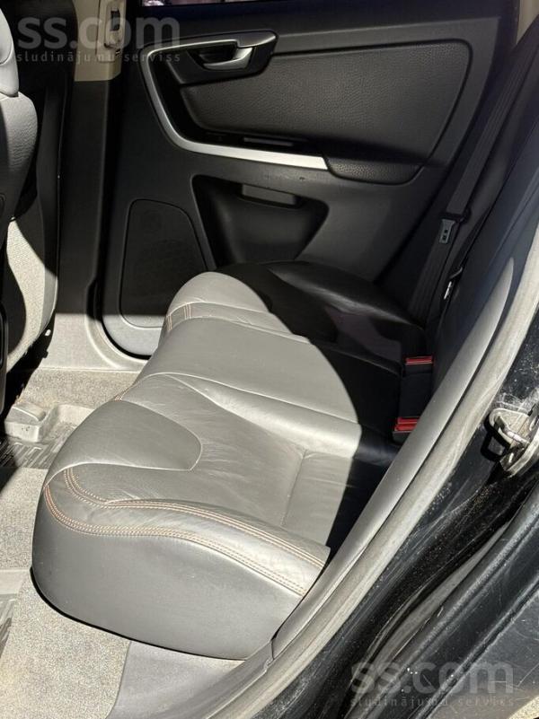 Black Volvo XC60 2011 in Riga, with an engine capacity of 2.40 L and mileage of 0 thousand km for 6800 €, photo 7 on AUTOMOTO.COM.LV