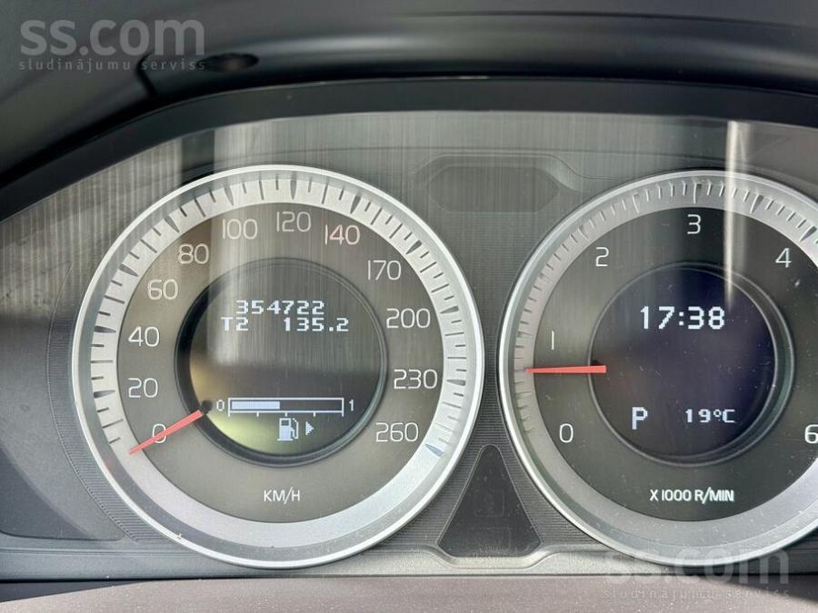Melns Volvo XC60 2011 Rīga, ar dzinēja tilpumu 2.40 L un nobraukumu 0 tūkst. km par 6800 €, foto 16 vietnē AUTOMOTO.COM.LV