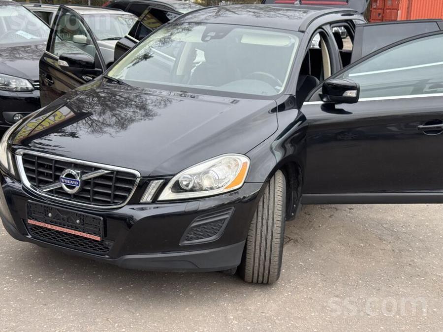 Melns Volvo XC60 2011 Rīga, ar dzinēja tilpumu 2.00 L un nobraukumu 209 tūkst. km par 8100 €, foto 1 vietnē AUTOMOTO.COM.LV