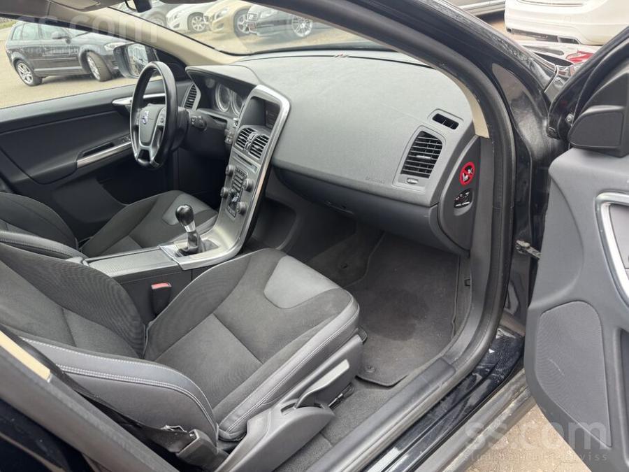Melns Volvo XC60 2011 Rīga, ar dzinēja tilpumu 2.00 L un nobraukumu 209 tūkst. km par 8100 €, foto 10 vietnē AUTOMOTO.COM.LV