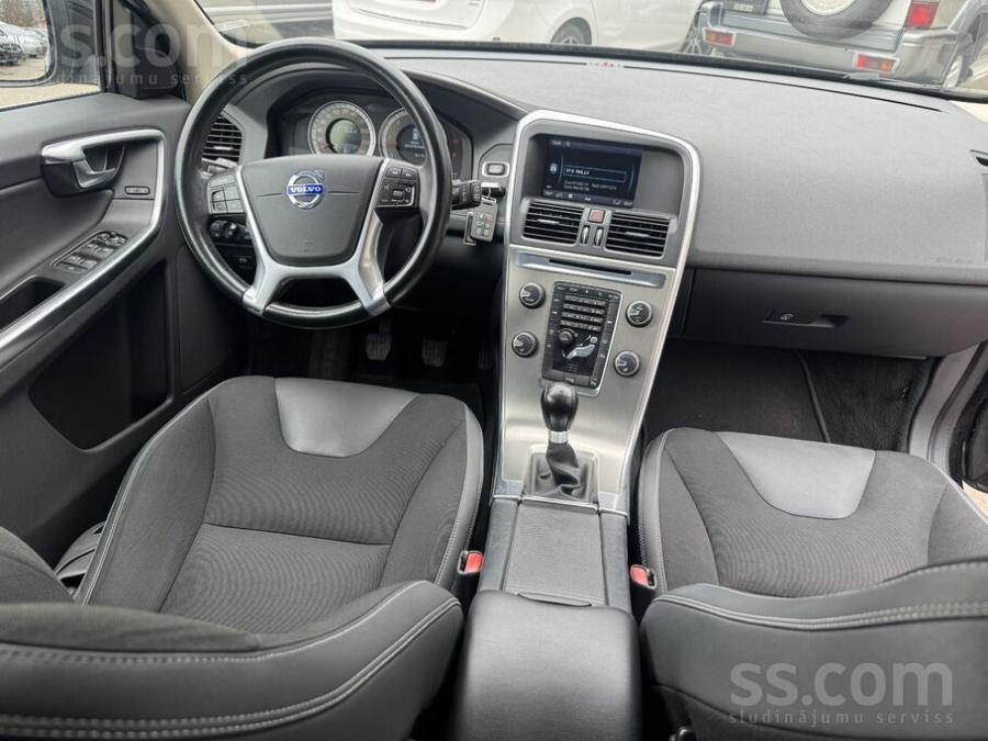 Melns Volvo XC60 2011 Rīga, ar dzinēja tilpumu 2.00 L un nobraukumu 209 tūkst. km par 8100 €, foto 12 vietnē AUTOMOTO.COM.LV