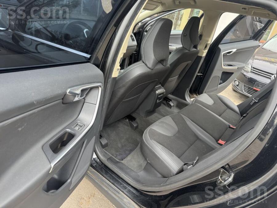 Melns Volvo XC60 2011 Rīga, ar dzinēja tilpumu 2.00 L un nobraukumu 209 tūkst. km par 8100 €, foto 15 vietnē AUTOMOTO.COM.LV