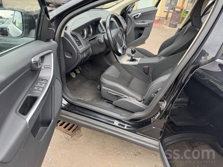 Melns Volvo XC60 2011 Rīga, ar dzinēja tilpumu 2.00 L un nobraukumu 209 tūkst. km par 8100 €, foto 16 vietnē AUTOMOTO.COM.LV
