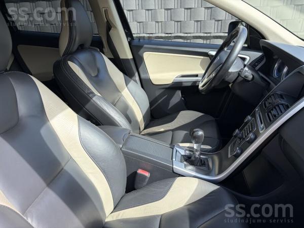 Black Volvo XC60 2011 in Limbazi, with an engine capacity of 2.40 L and mileage of 275 thousand km for 8500 €, photo 5 on AUTOMOTO.COM.LV