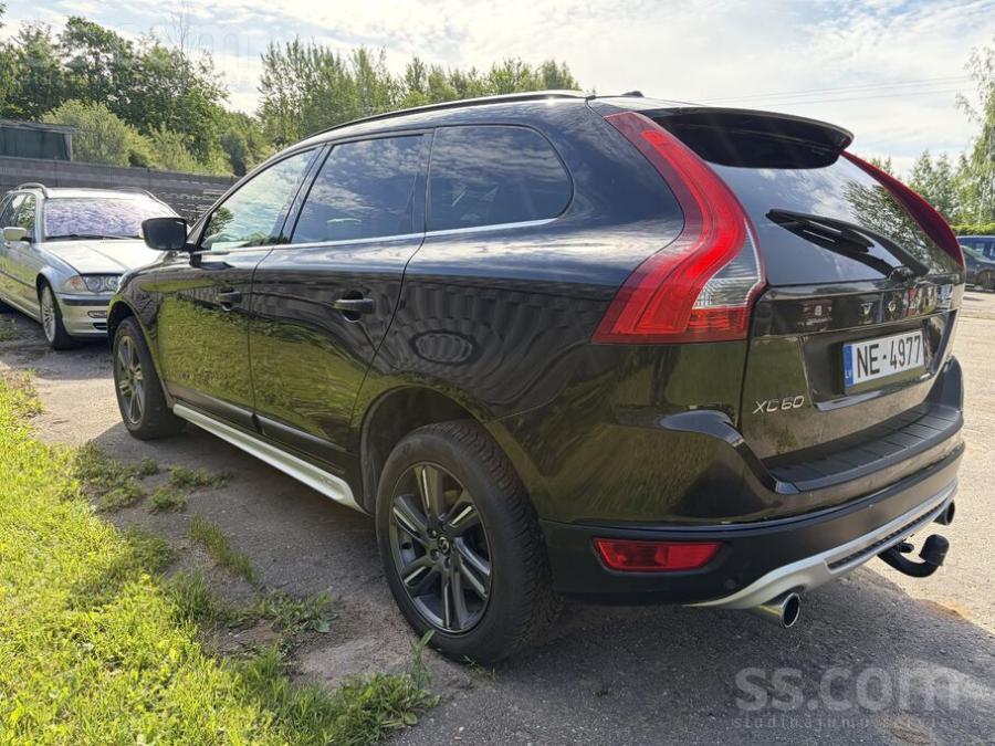 Черный Вольво ХС60 2011 в Лимбажи, объемом двигателя 2.40 л и пробегом 275 тыс. км за 7890 €, фото 4 на AUTOMOTO.COM.LV
