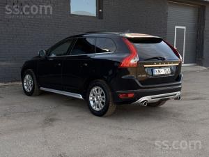 Black Volvo XC60 2011 in Daugavpils, with an engine capacity of 2.40 L and mileage of 285 thousand km for 9700 €, photo 4 on AUTOMOTO.COM.LV