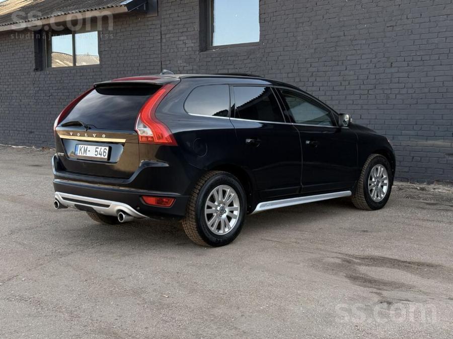 Black Volvo XC60 2011 in Daugavpils, with an engine capacity of 2.40 L and mileage of 285 thousand km for 9700 €, photo 5 on AUTOMOTO.COM.LV