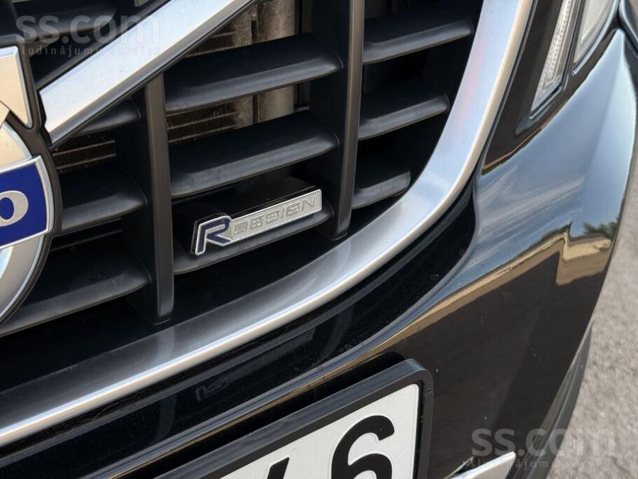 Black Volvo XC60 2011 in Daugavpils, with an engine capacity of 2.40 L and mileage of 285 thousand km for 9700 €, photo 7 on AUTOMOTO.COM.LV