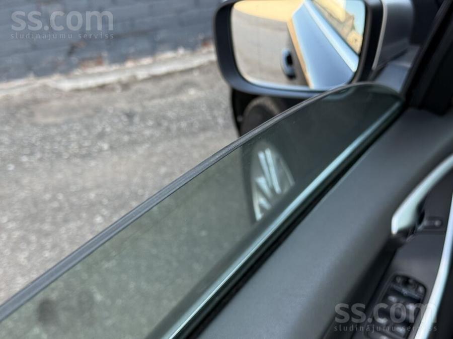 Black Volvo XC60 2011 in Daugavpils, with an engine capacity of 2.40 L and mileage of 285 thousand km for 9700 €, photo 10 on AUTOMOTO.COM.LV