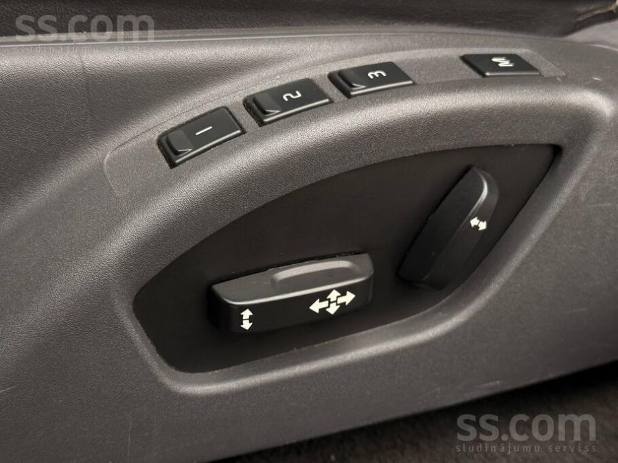 Black Volvo XC60 2011 in Daugavpils, with an engine capacity of 2.40 L and mileage of 285 thousand km for 9700 €, photo 13 on AUTOMOTO.COM.LV