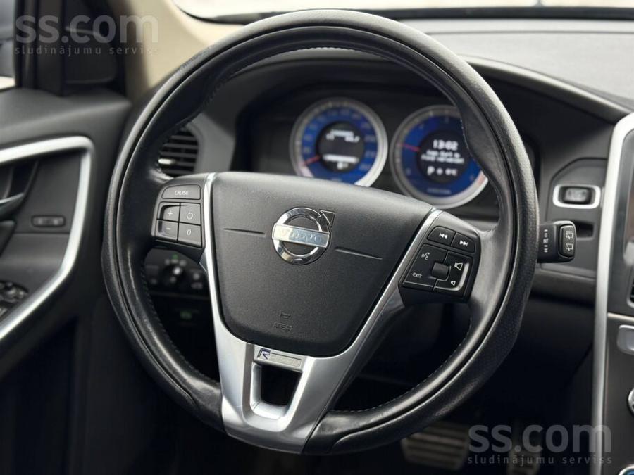Black Volvo XC60 2011 in Daugavpils, with an engine capacity of 2.40 L and mileage of 285 thousand km for 9700 €, photo 14 on AUTOMOTO.COM.LV