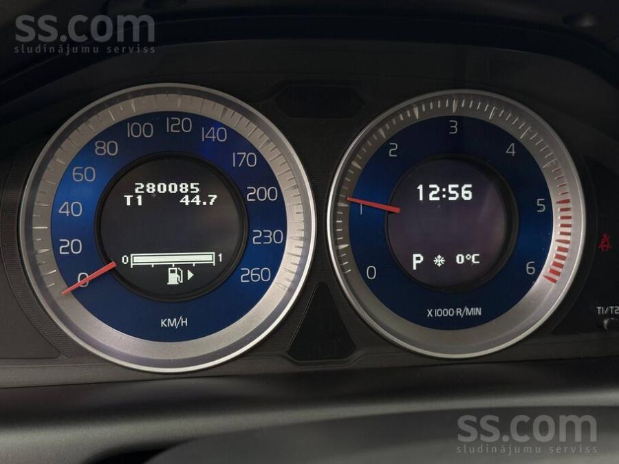 Black Volvo XC60 2011 in Daugavpils, with an engine capacity of 2.40 L and mileage of 285 thousand km for 9700 €, photo 16 on AUTOMOTO.COM.LV