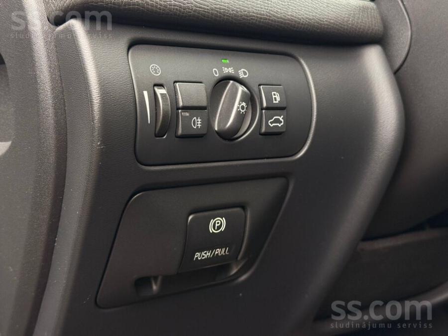 Black Volvo XC60 2011 in Daugavpils, with an engine capacity of 2.40 L and mileage of 285 thousand km for 9700 €, photo 17 on AUTOMOTO.COM.LV