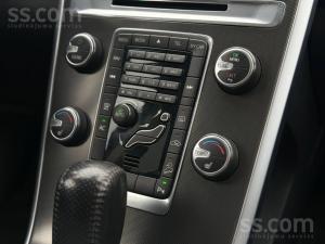 Black Volvo XC60 2011 in Daugavpils, with an engine capacity of 2.40 L and mileage of 285 thousand km for 9700 €, photo 18 on AUTOMOTO.COM.LV