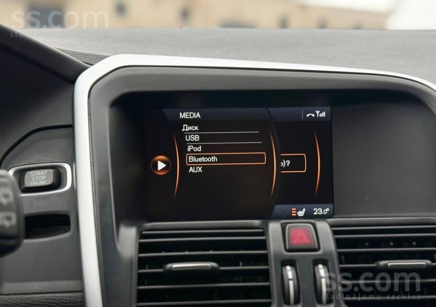 Black Volvo XC60 2011 in Daugavpils, with an engine capacity of 2.40 L and mileage of 285 thousand km for 9700 €, photo 21 on AUTOMOTO.COM.LV